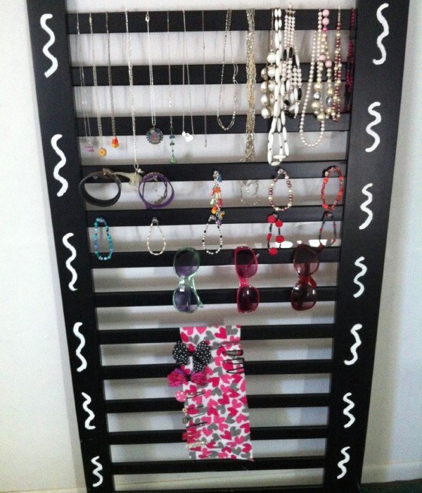 DIY Transforming an Old Crib Rail into an Accessory Rack