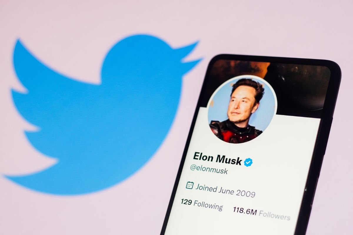 Elon Musk and Former Twitter Ads Head Bruce Falck Clash in Viral ...