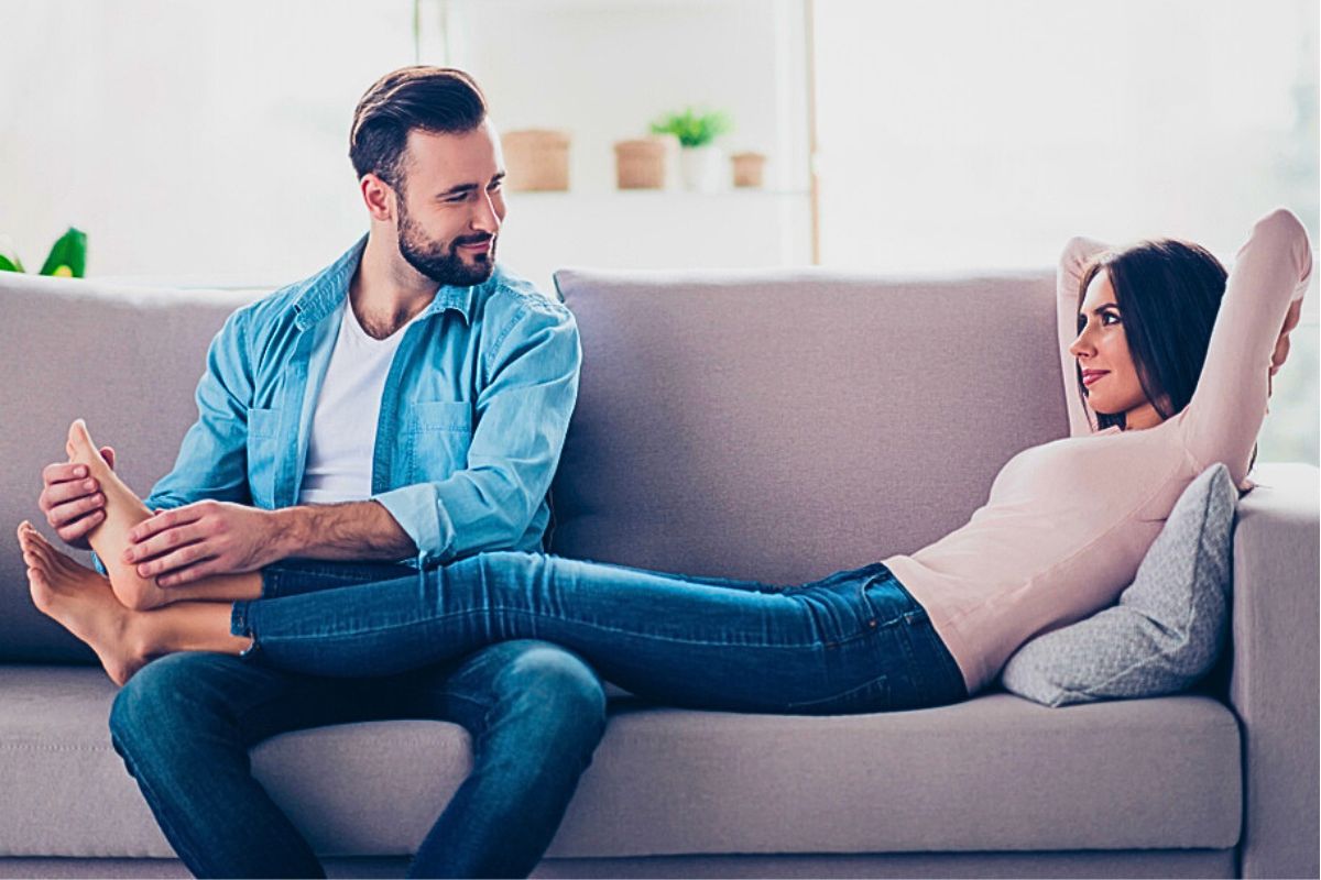All He Does Is Rub My Feet And Cook Dinner Woman Breaks Up With Nice Guy After 6 Months Due